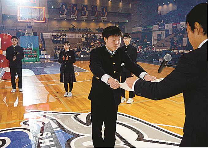 最優秀賞の森口さん スサマジ戦会場で朗読 松江、中学生人権作文表彰式 | 山陰中央新報デジタル