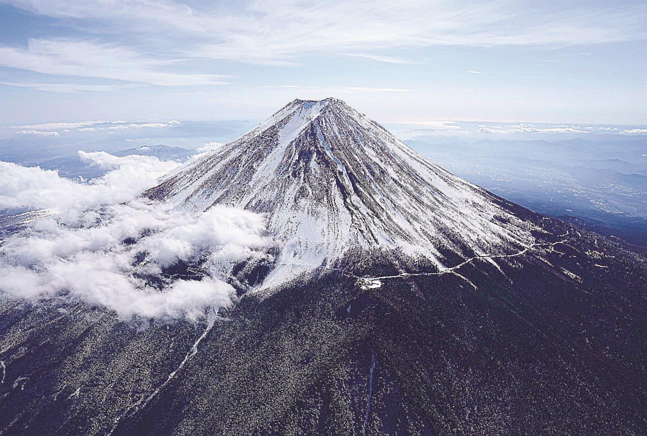 富士山 環境、観光の両立道半ば 入山料徴収や混雑回避 世界遺産登録10年 | 山陰中央新報デジタル