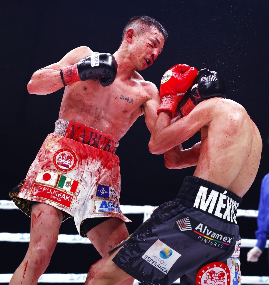 矢吹が2階級制覇 ボクシングIBFフライ級 無敗王者を12回TKO | 山陰中央新報デジタル